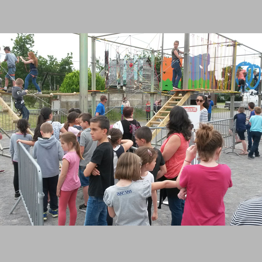 acrobranche - éole animations - location parcours acrobatique 8 mâts