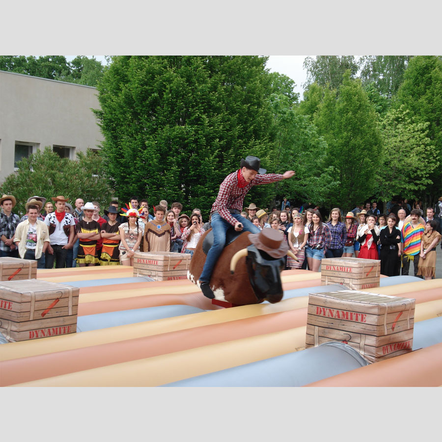 rodeo mecanique - éole animations - location rodéo taureau mécanique